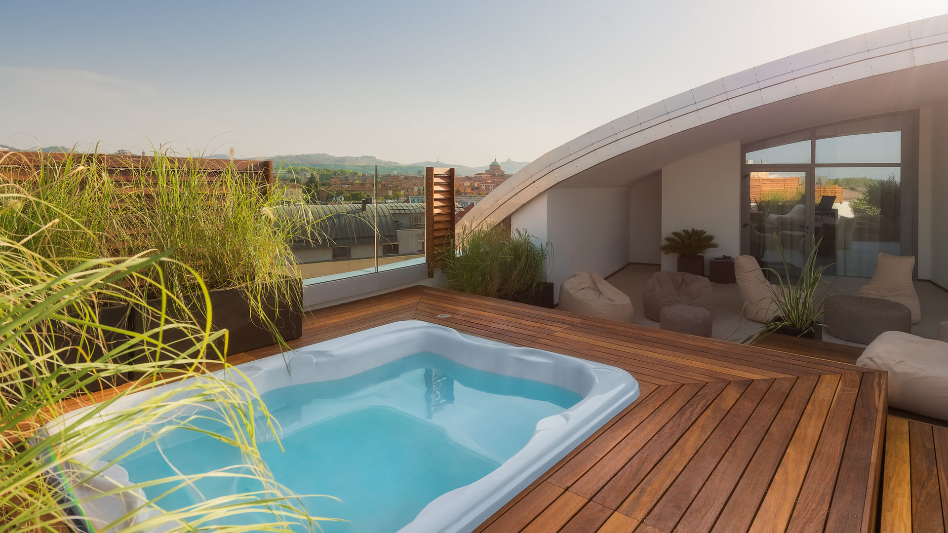 Our Solarium with Jacuzzi | Savhotel Fiera